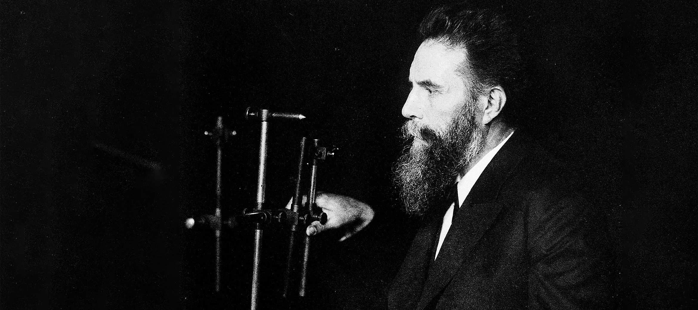 125 Years of X-Rays - Microscopy Australia